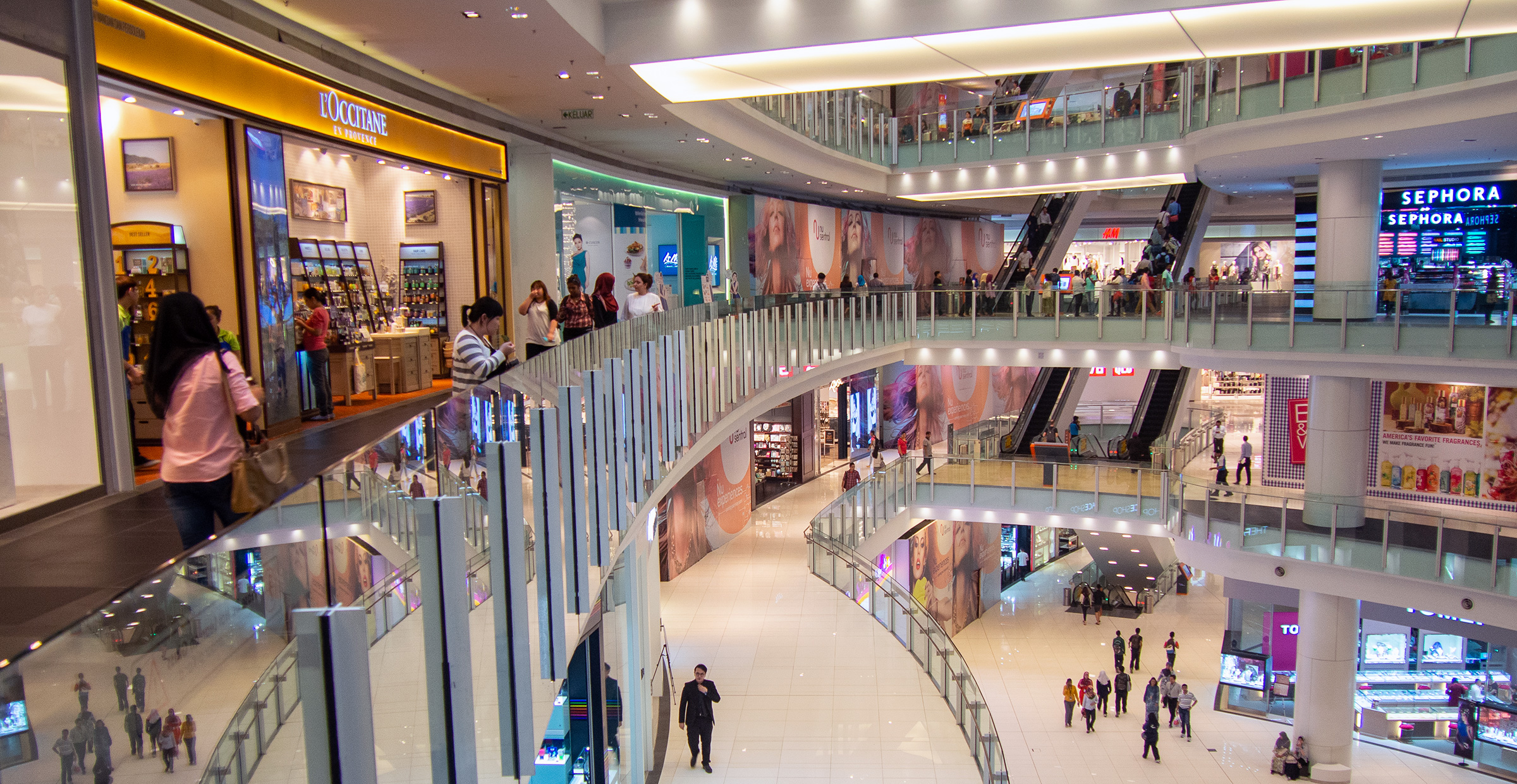 NU Sentral. Een modern winkelcentrum bij centraal treinstation KL Sentral.